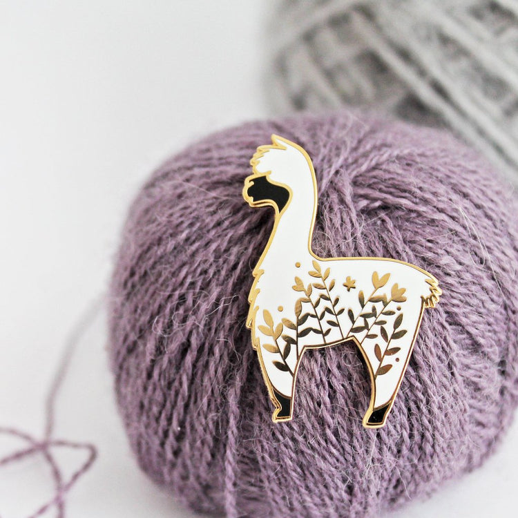 Little Alpaca Enamel Pin – Twill & Print