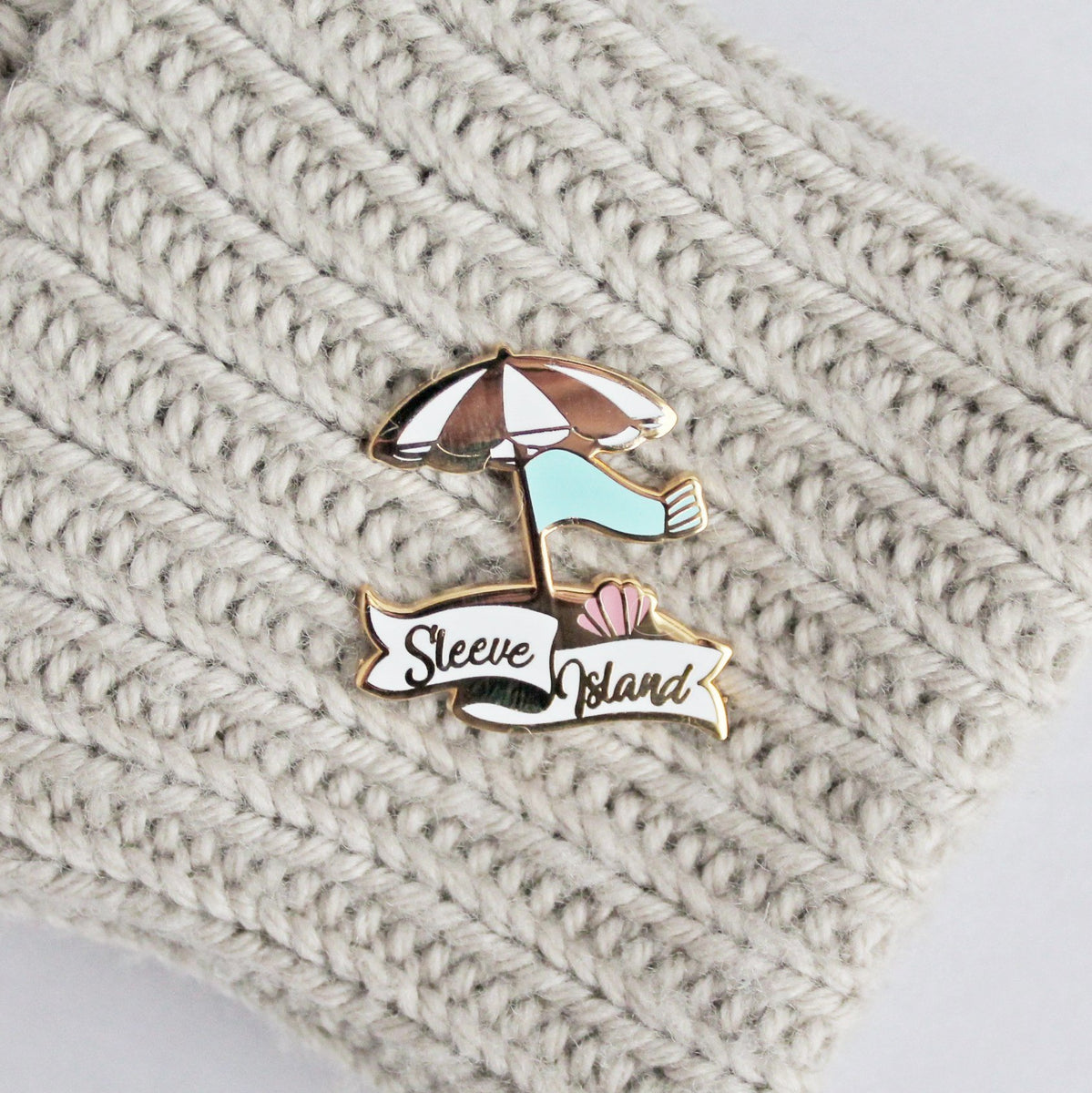 Sleeve Island Enamel Pin – Twill & Print